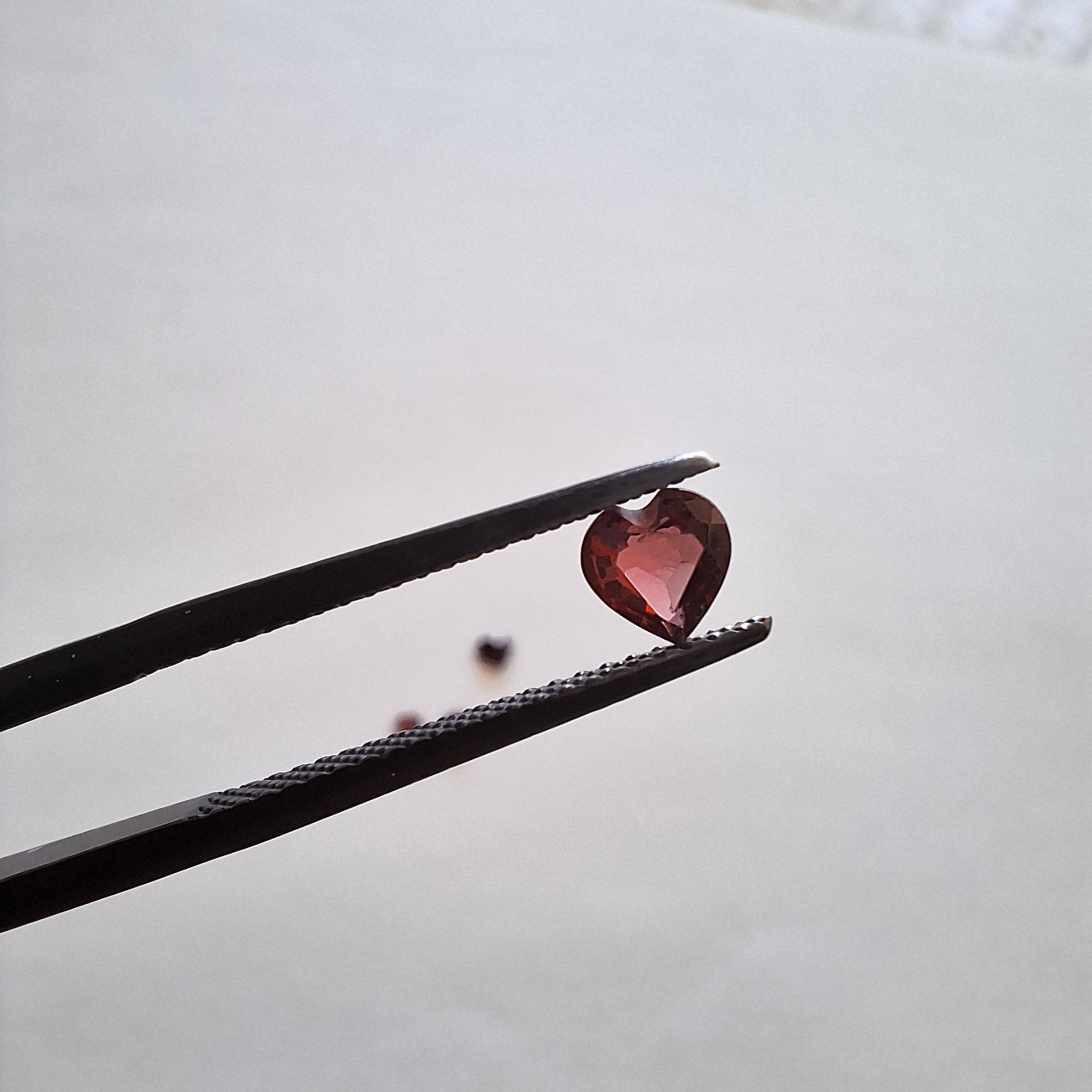 Garnet heart shape 3.5mm - 5mm stone - Cape Diamond Exchange