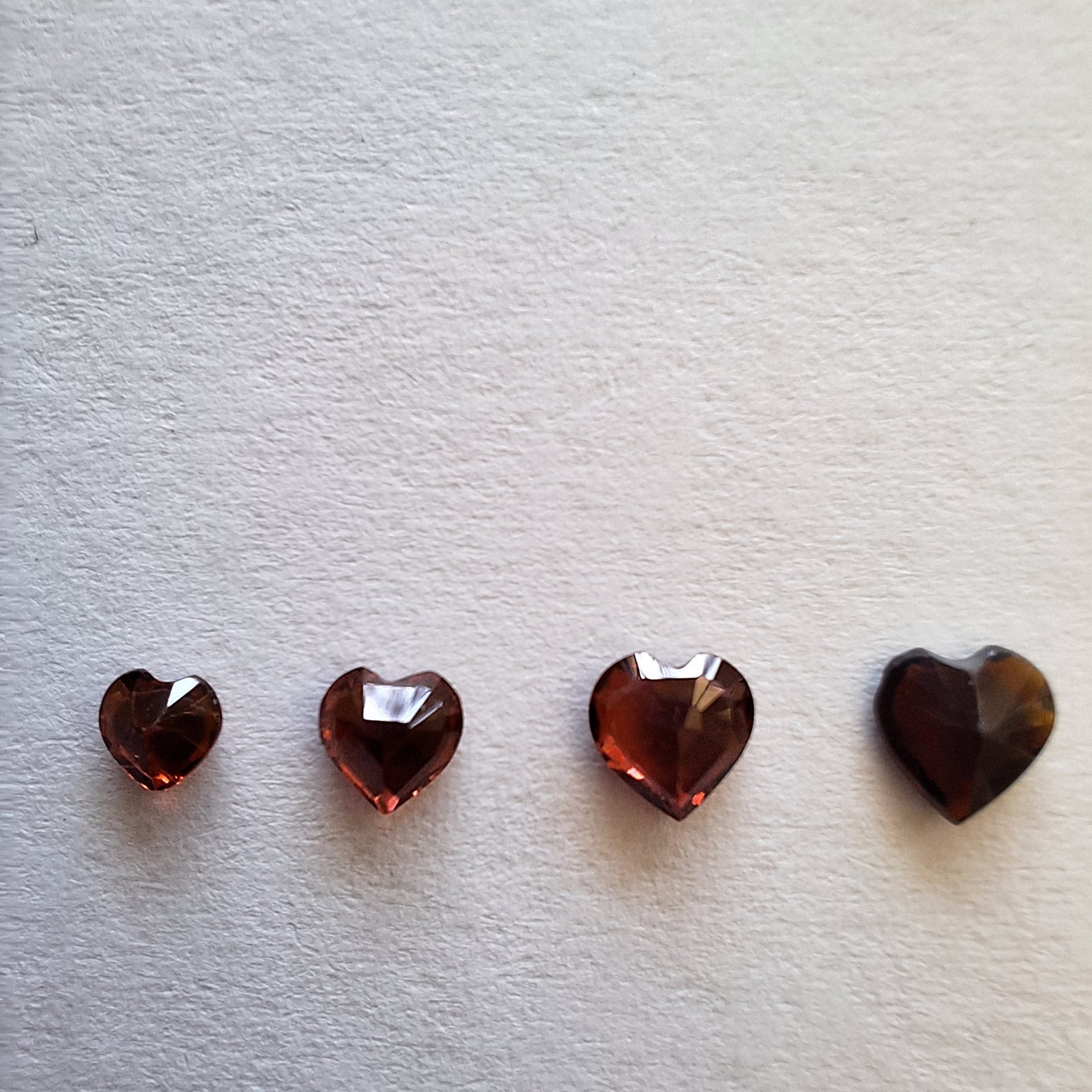 Garnet heart shape 3.5mm - 5mm stone - Cape Diamond Exchange