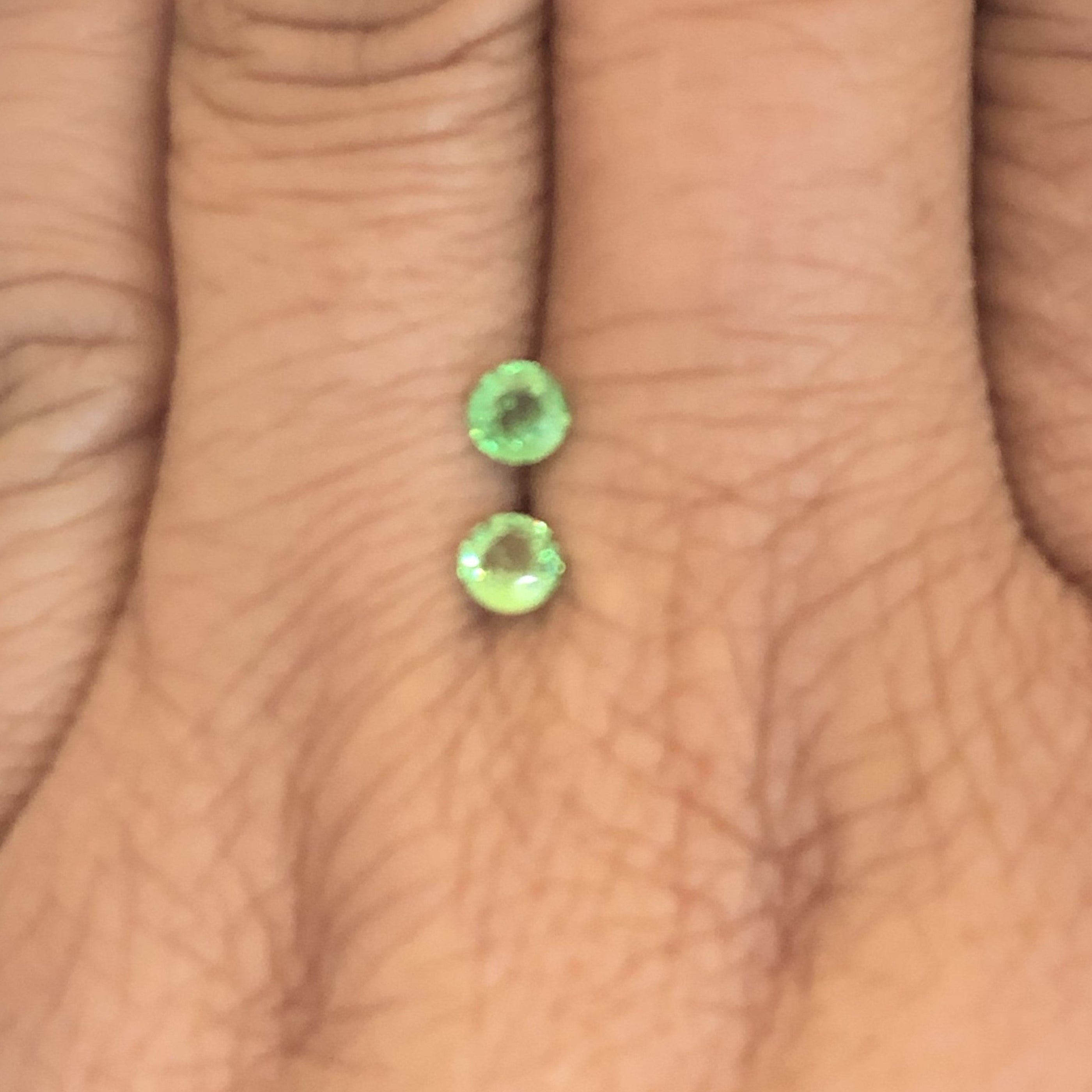 4x4.2mm Round tsavorite stone. - Cape Diamond Exchange